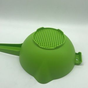 Tupperware | Kitchen | Tupperware Super Strainer 2 Liter | Poshmark